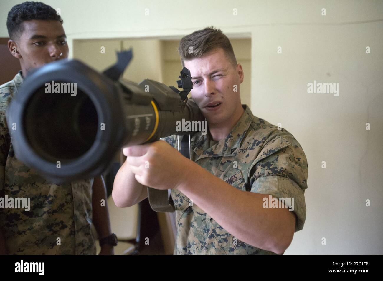 Safety instruction given hi-res stock photography and images - Alamy