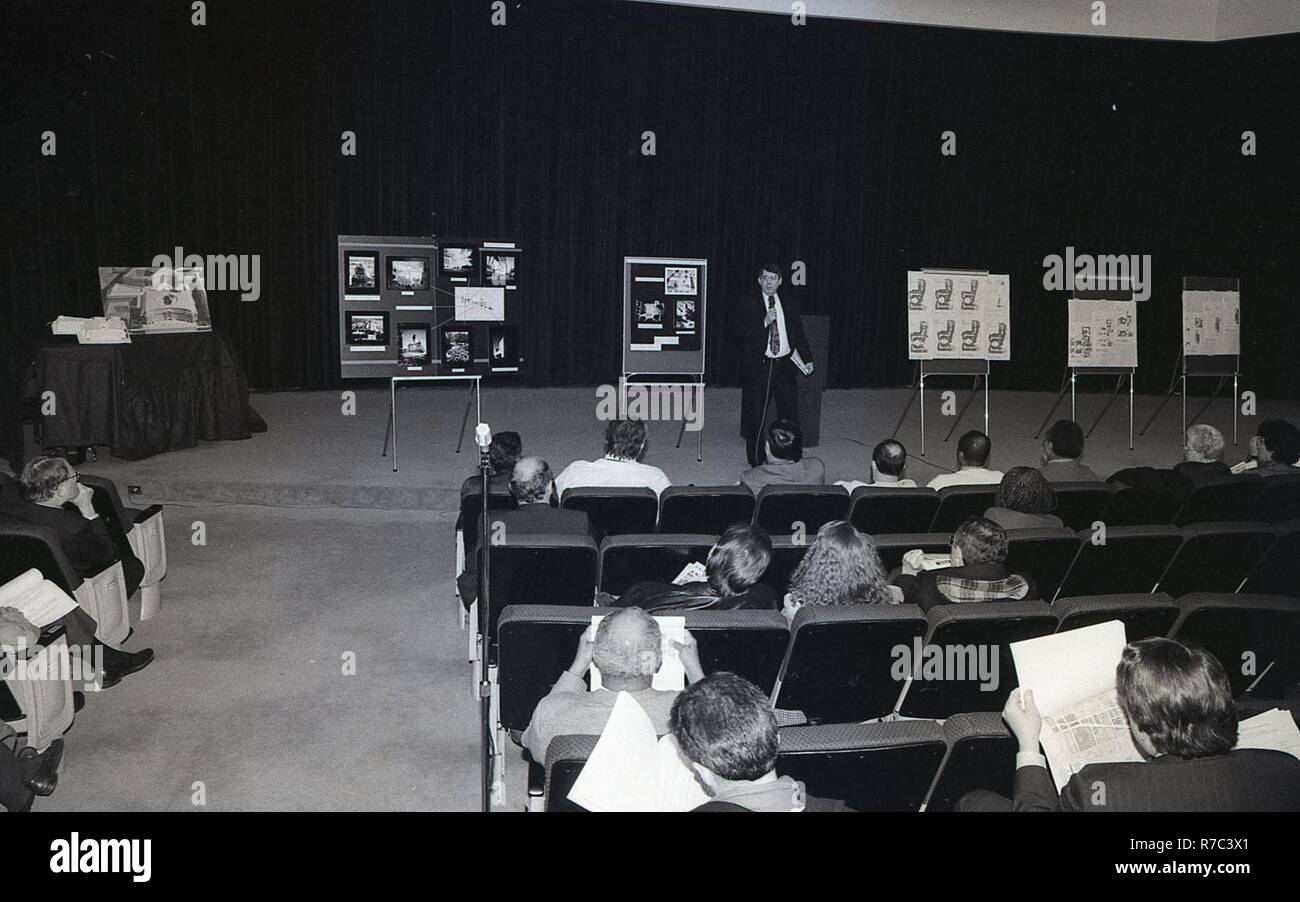 man teaching class Stock Photo - Alamy