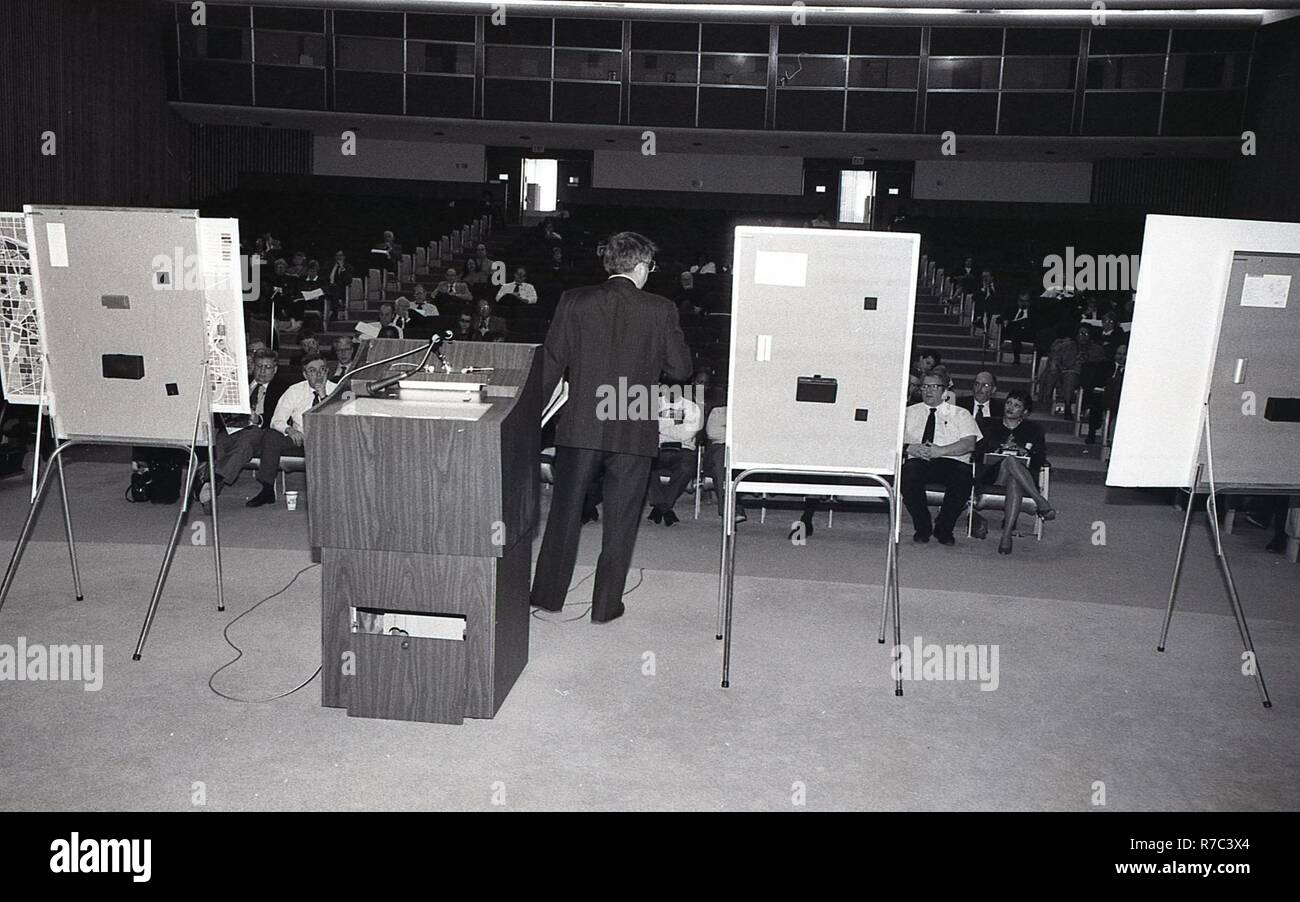 man teaching class Stock Photo - Alamy