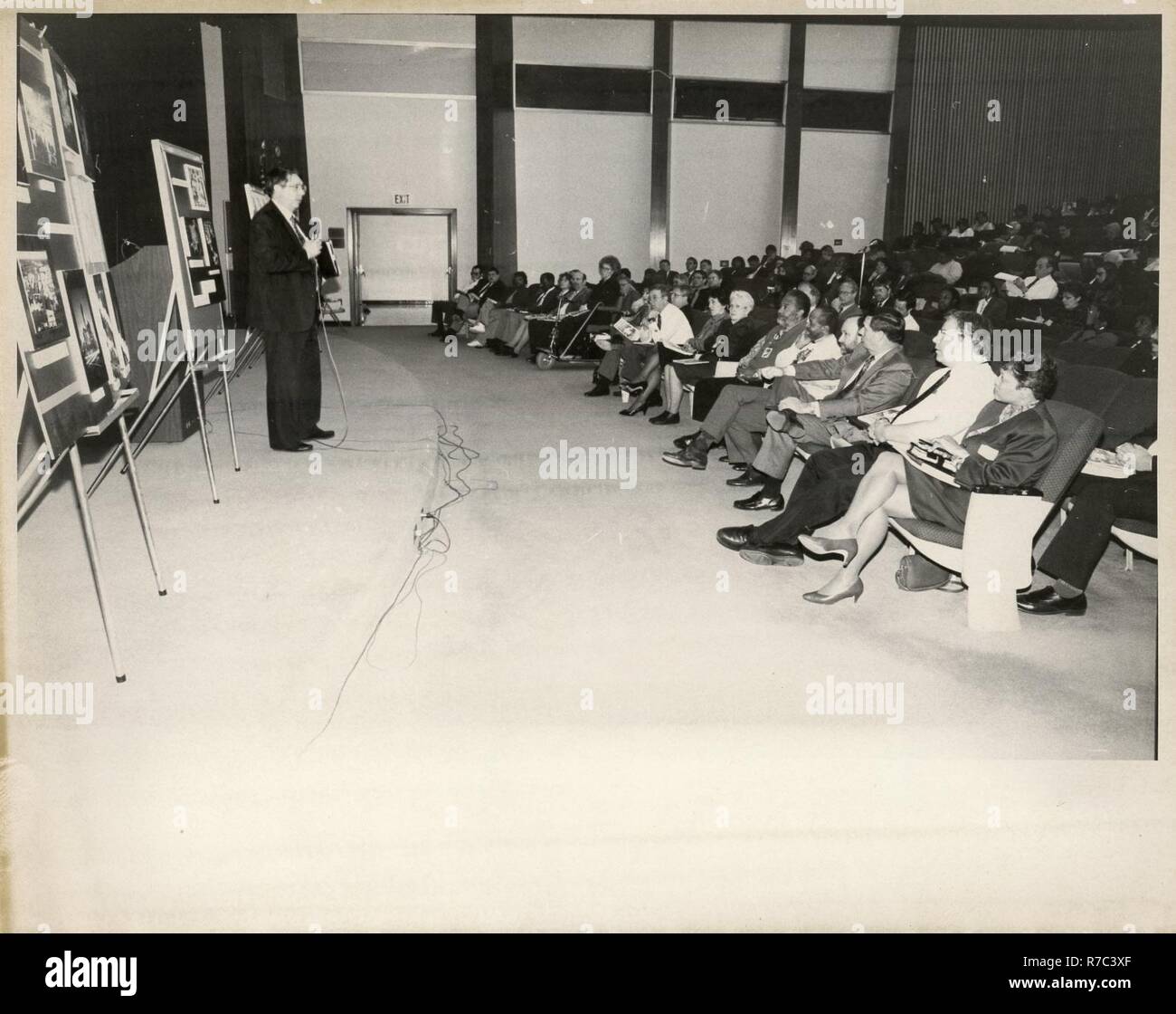 man teaching class Stock Photo - Alamy