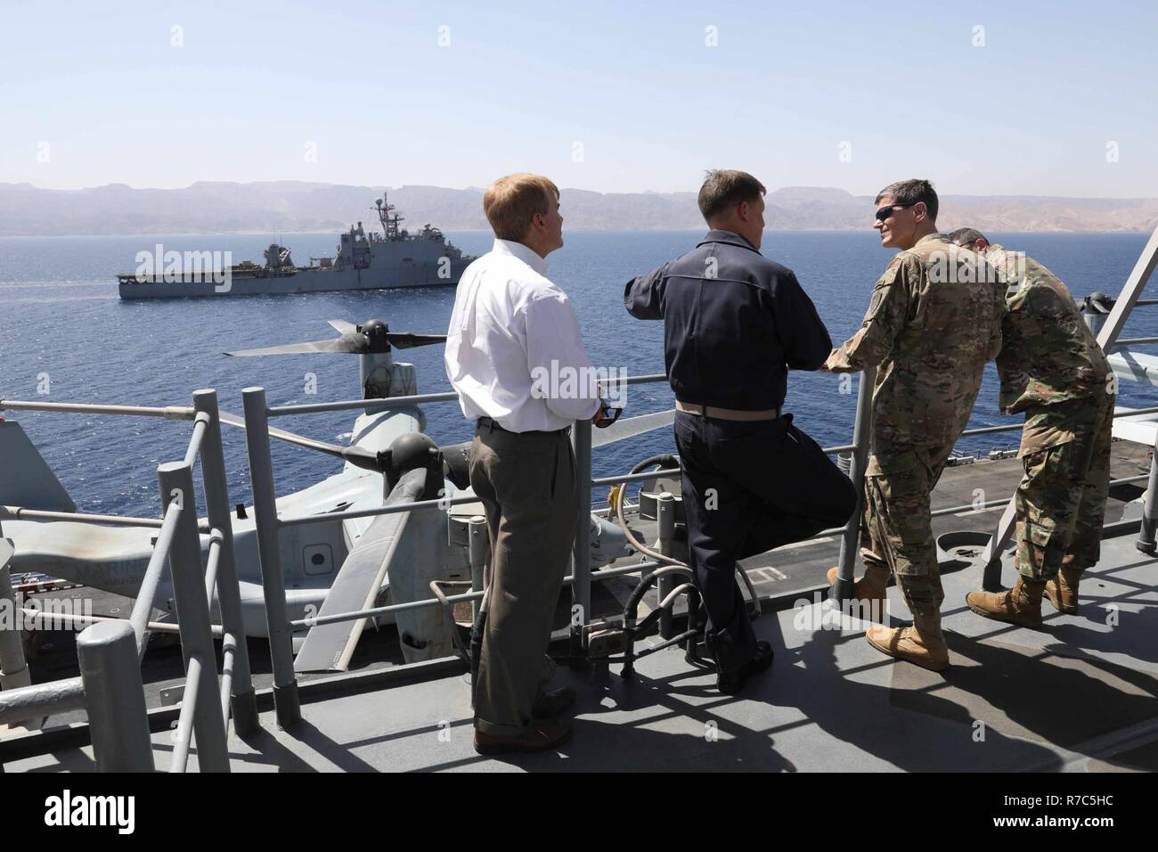 Commander amphibious squadron phibron 7 hi-res stock photography and ...