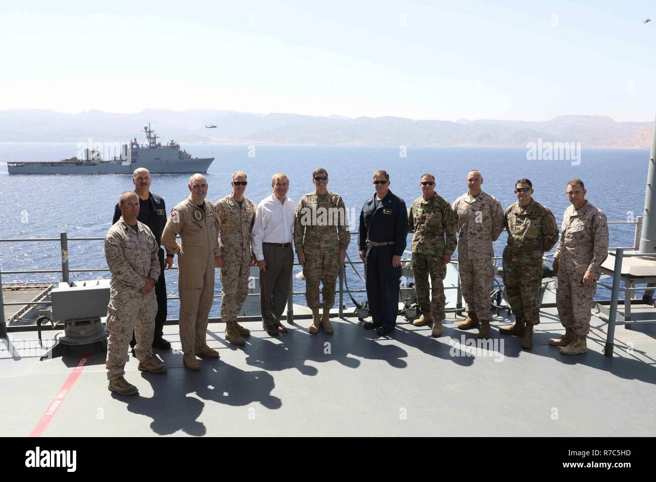 Commander amphibious squadron phibron 7 hi-res stock photography and ...