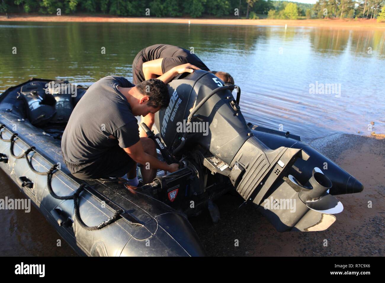Soldiers assigned to the 5th Ranger Training Battalion (5th RTB ...