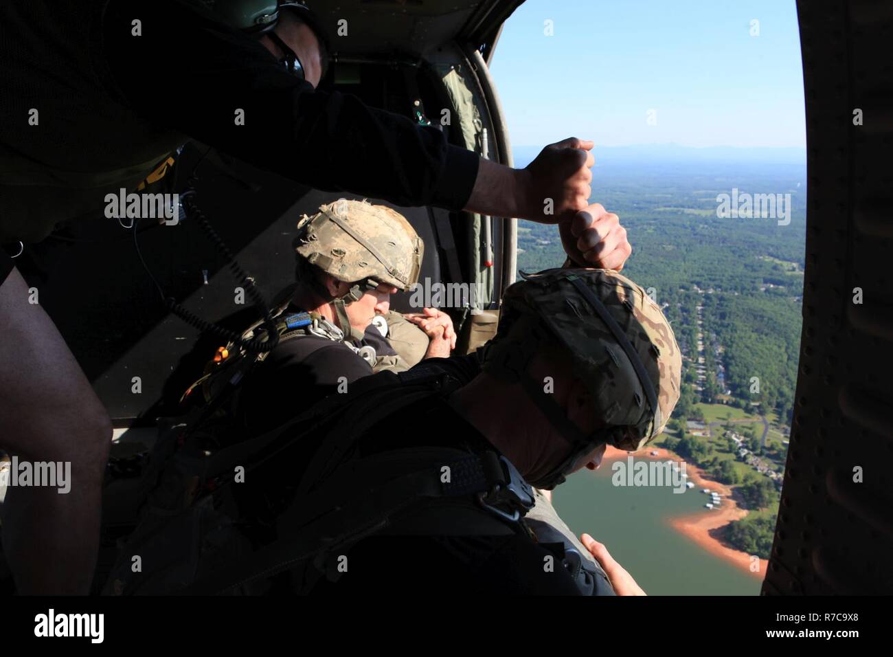 Mc 6 steerable parachute system hi-res stock photography and images - Alamy