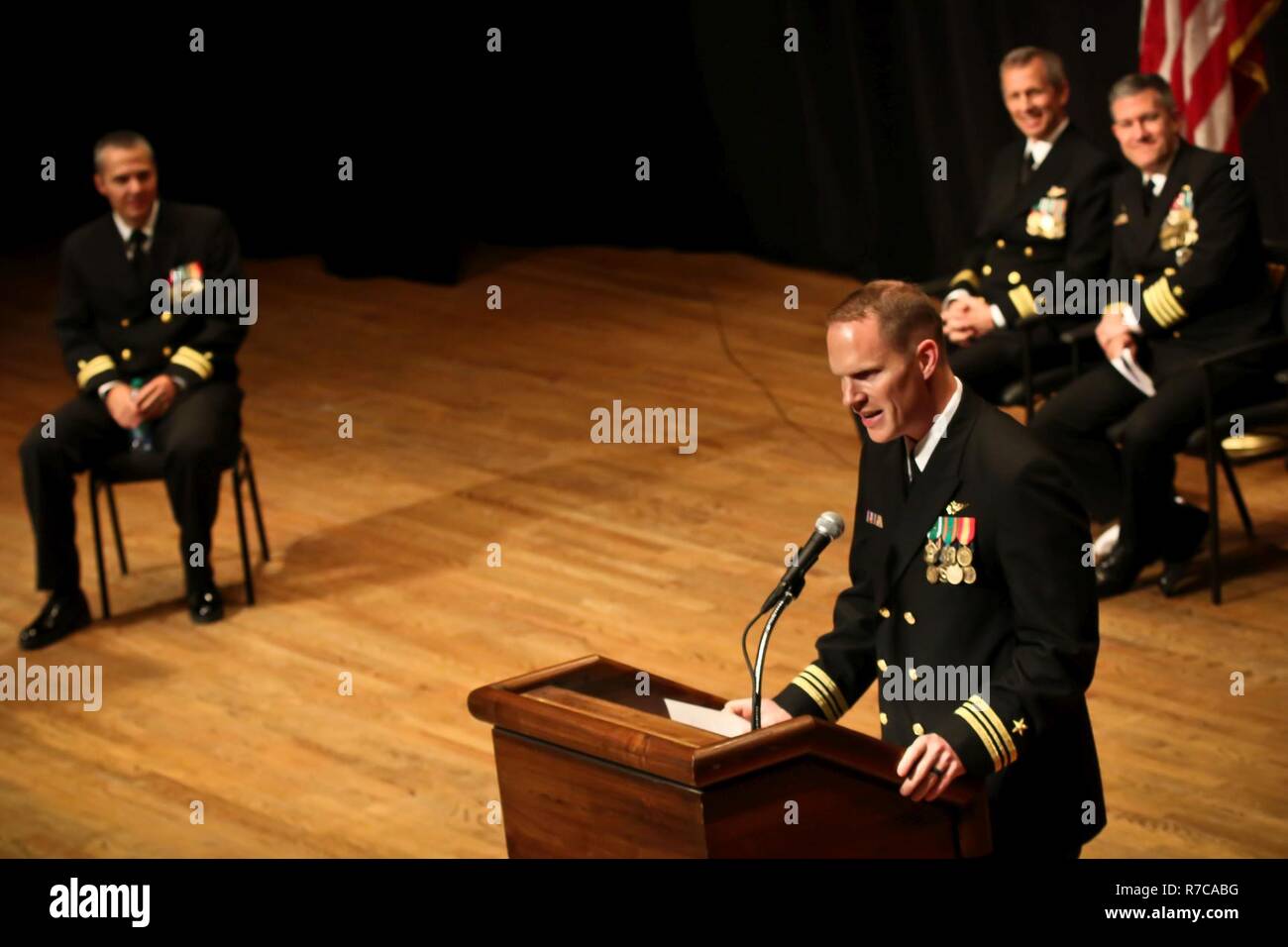 CHATTANOOGA, Tenn. (May 5, 2017) Lt. Cmdr. Timothy R. White, outgoing ...