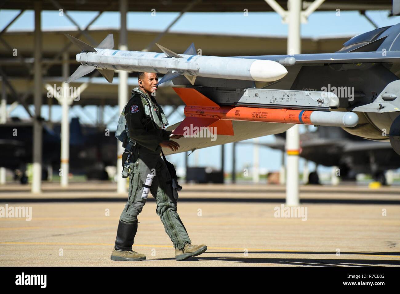 An F-16 Fighting Falcon pilot assigned to the 301st Fighter Wing, Naval ...