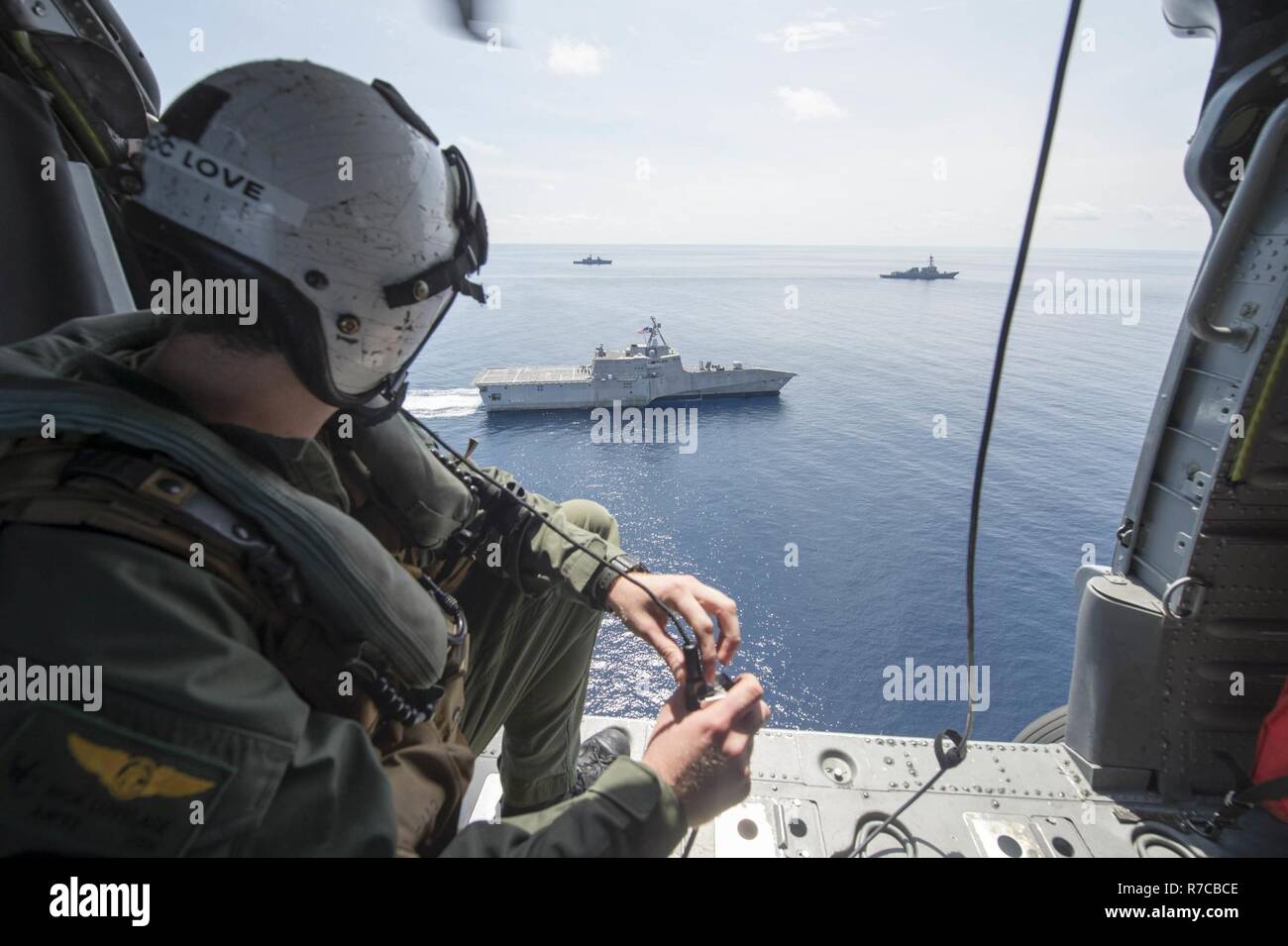 SOUTH CHINA SEA (May 11, 2017) Naval Aircrewman (Helicopter) 2nd Class ...