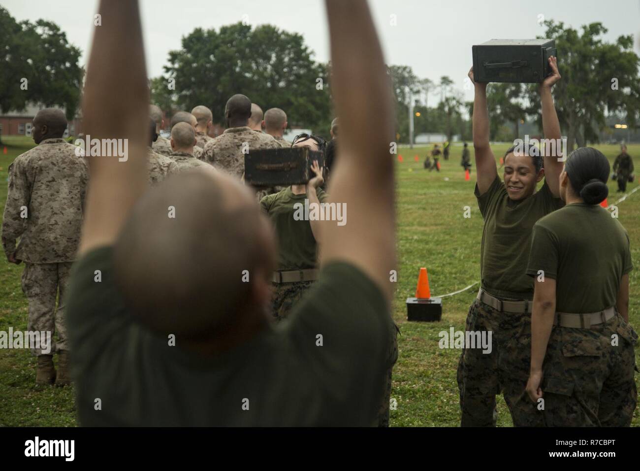 U.S. Marine Corps recruits with Oscar Company, 4th Recruit Training ...