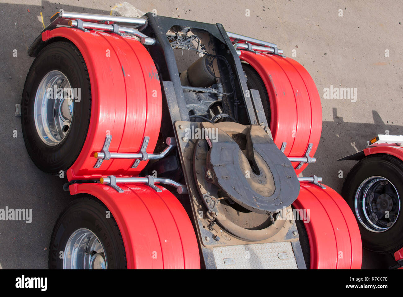 Semi truck rear view hi-res stock photography and images - Alamy