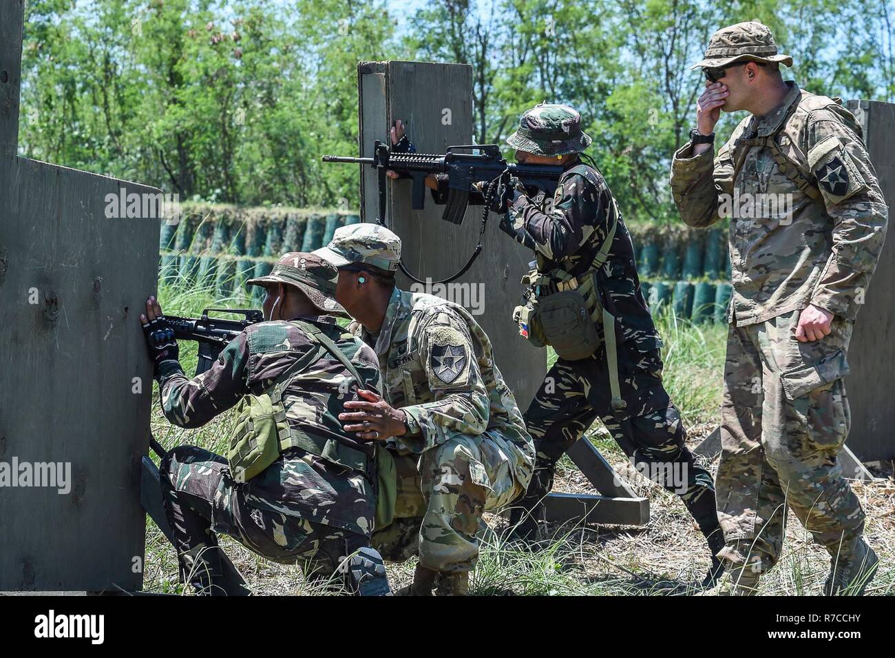 U.S. Soldiers with 1st Battalion, 23rd Infantry Battalion, assist ...