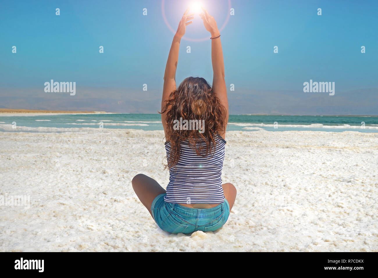 Hands catching light hi-res stock photography and images - Alamy