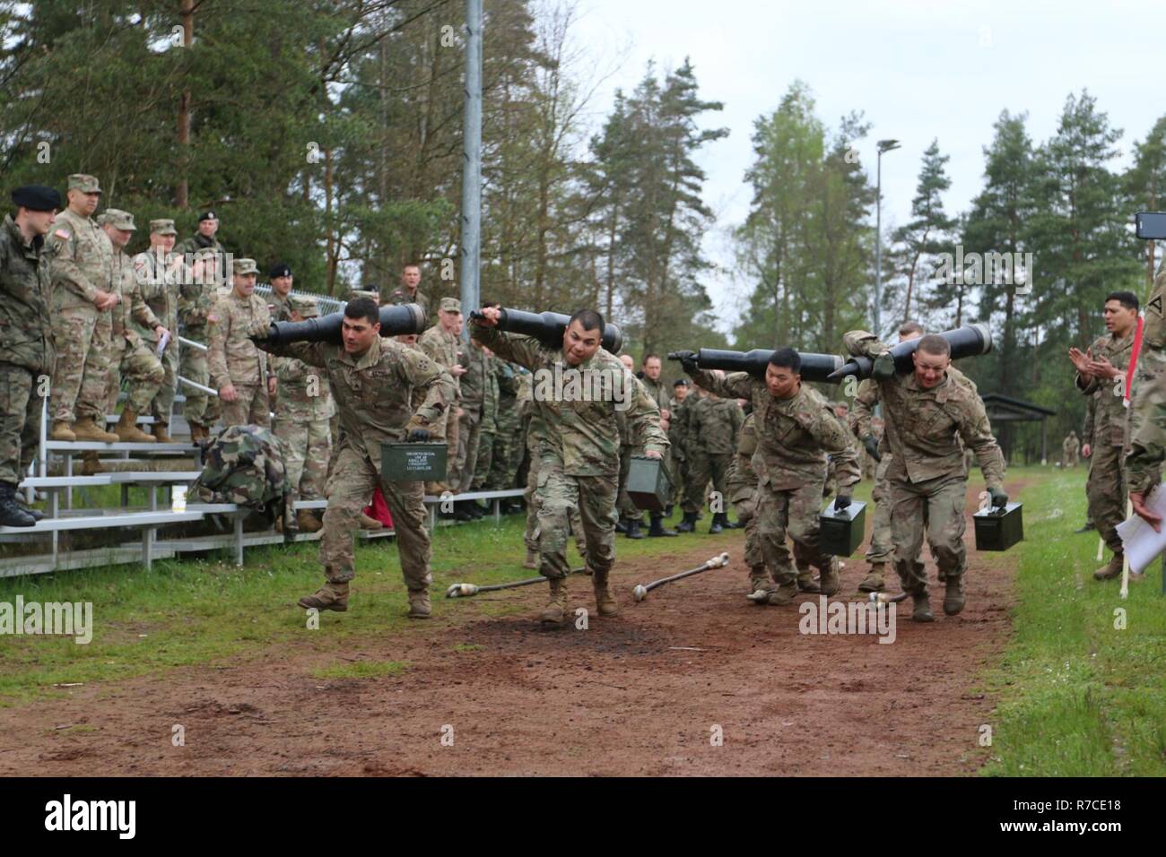 American soldiers techniques hi-res stock photography and images - Alamy
