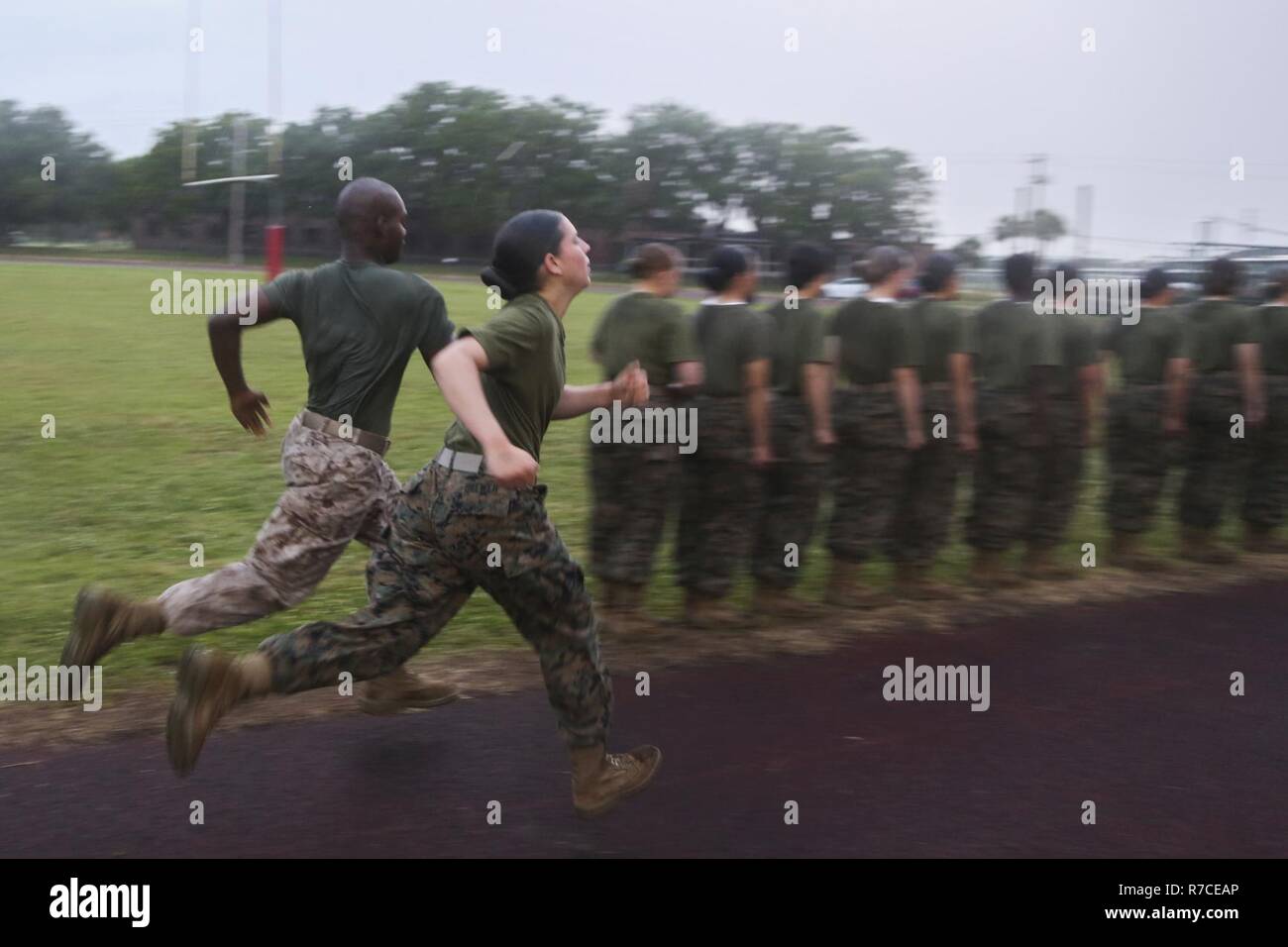 U.S. Marine Corps Recruits with Oscar Company, 4th Recruit Training ...