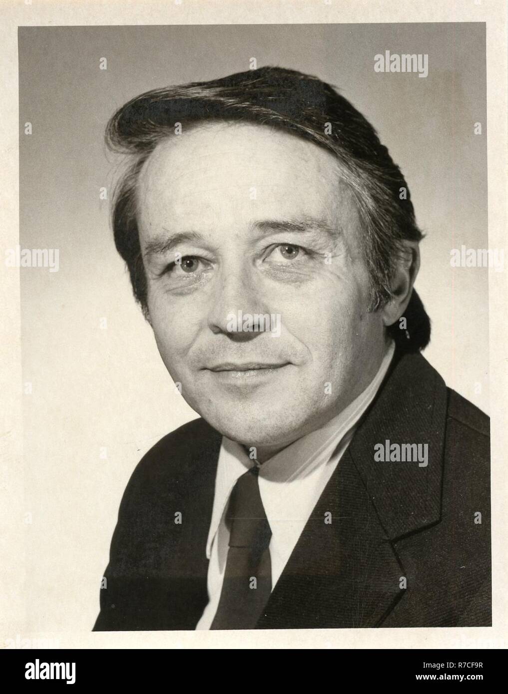 BILL MCINTYRE LOOKING INTO THE CAMREA Stock Photo - Alamy