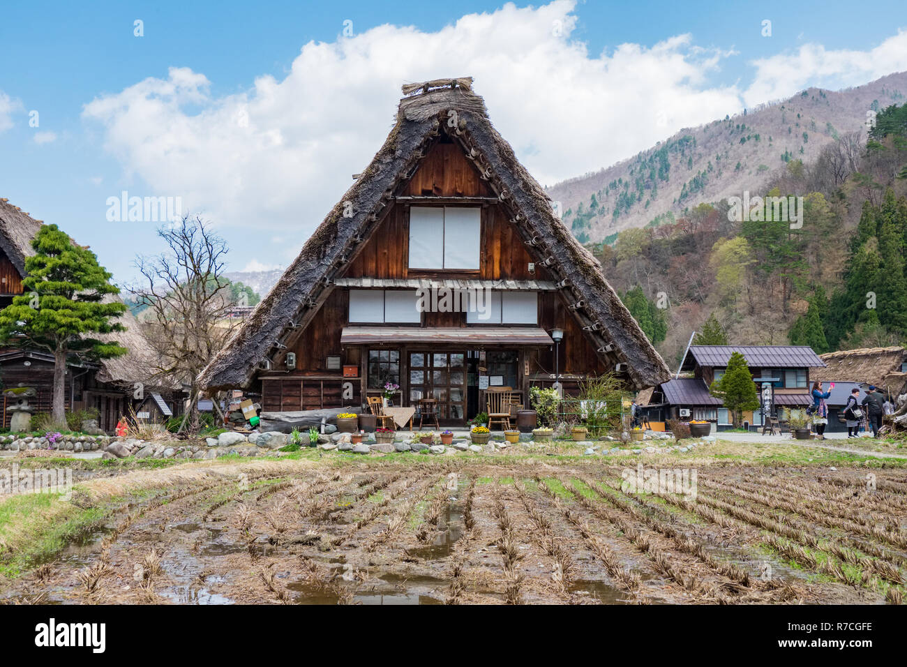 Shirakawa go hi-res stock photography and images - Alamy