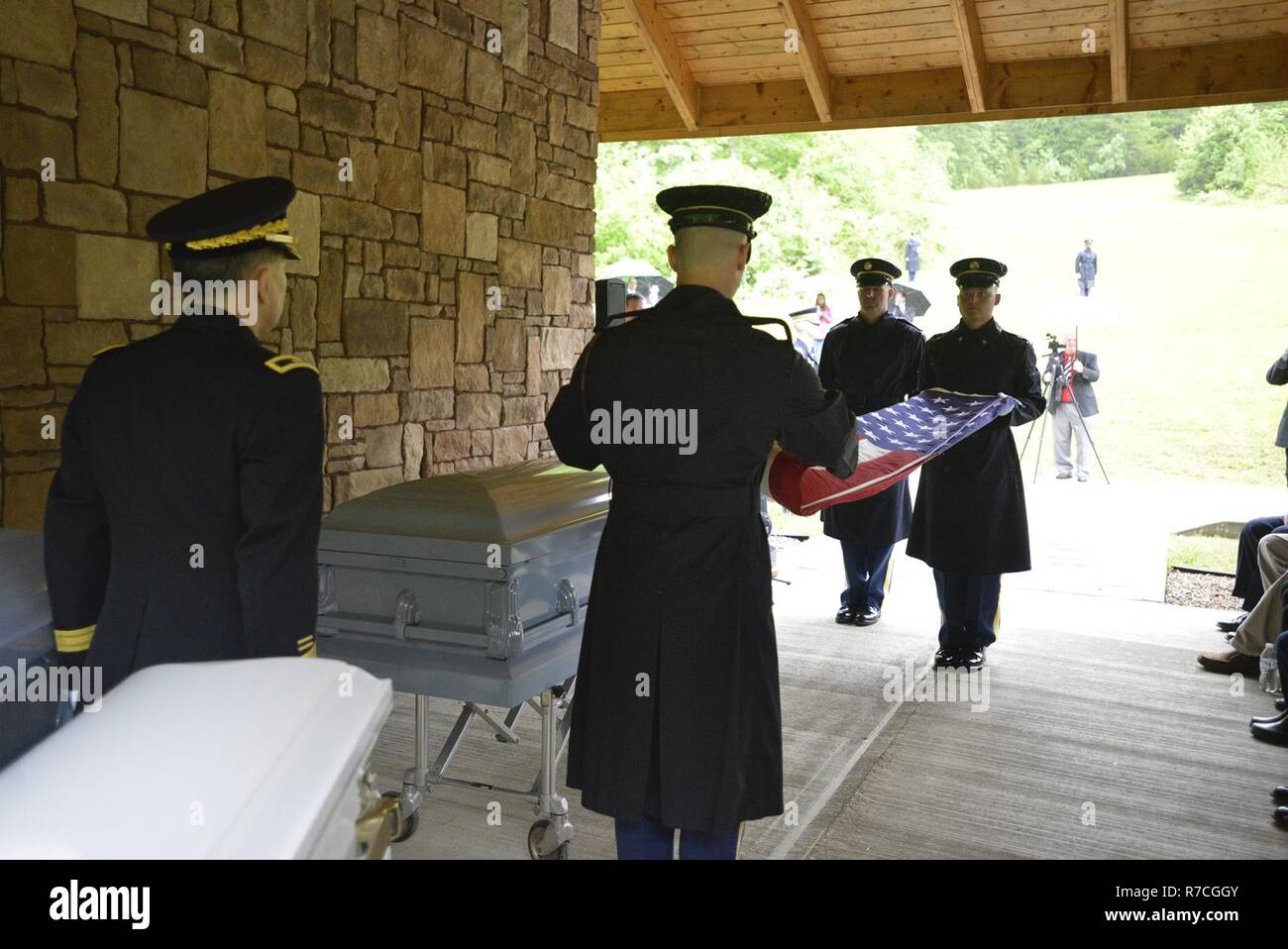 Soldiers from the 3rd United States Infantry Regiment, the Old Guard ...