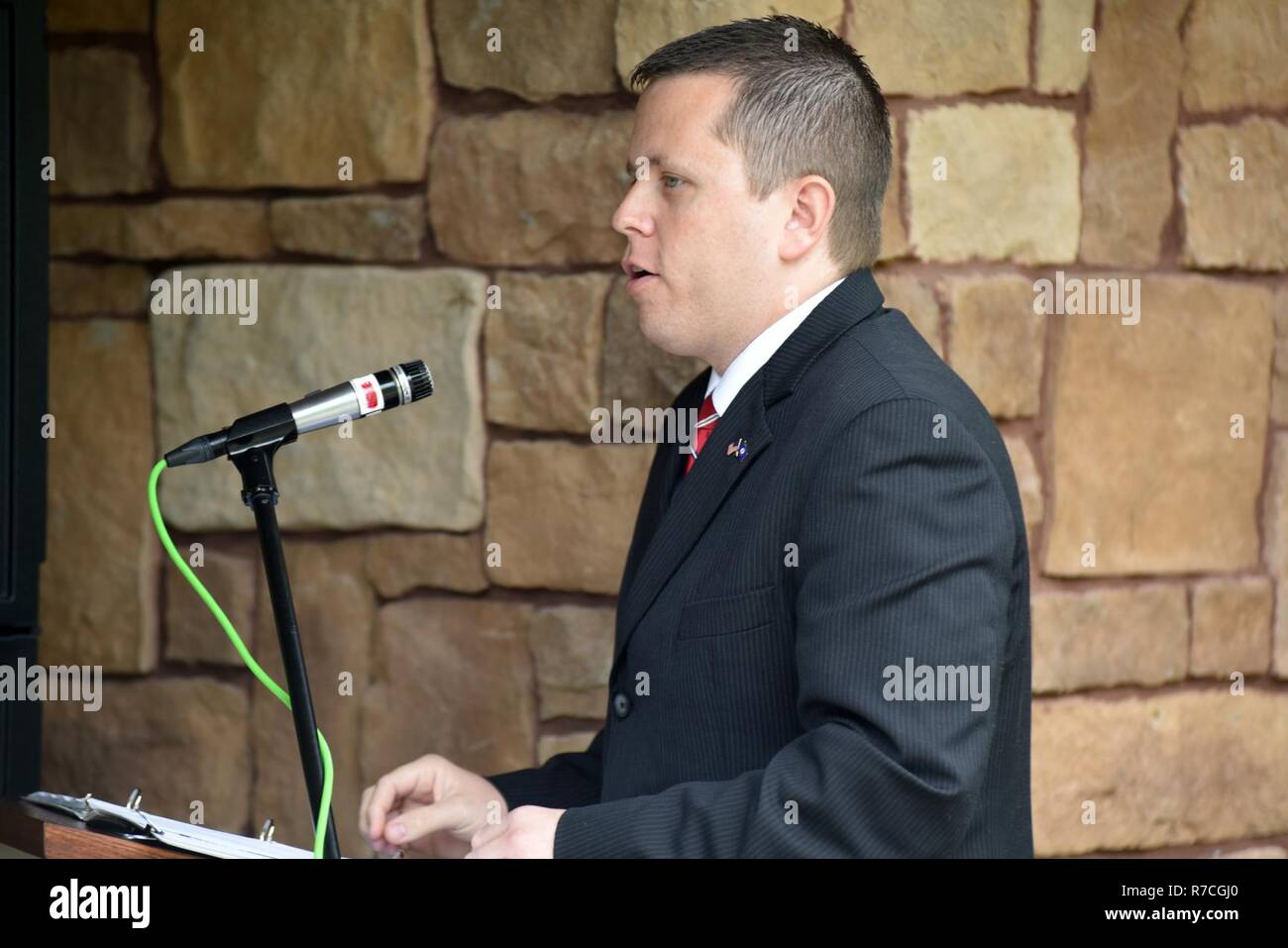 Harlan County Judge Executive Dan Mosley speaks to the descendants of ...