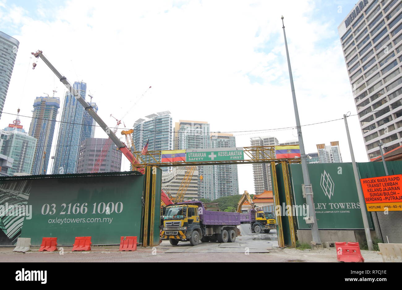 Crane in kuala lumpur hi-res stock photography and images - Alamy