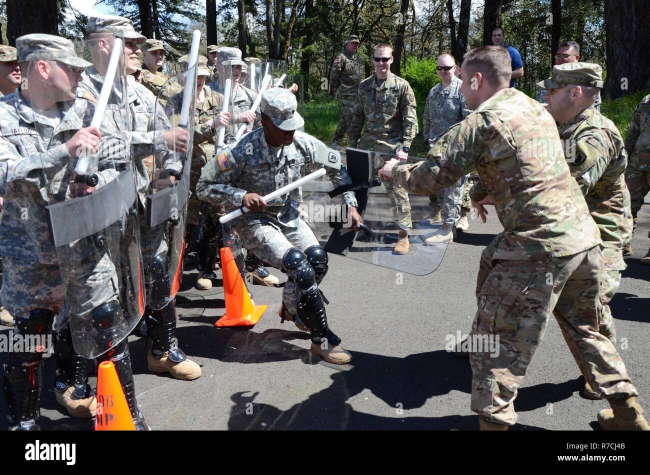 506th military police detachment hi-res stock photography and images ...