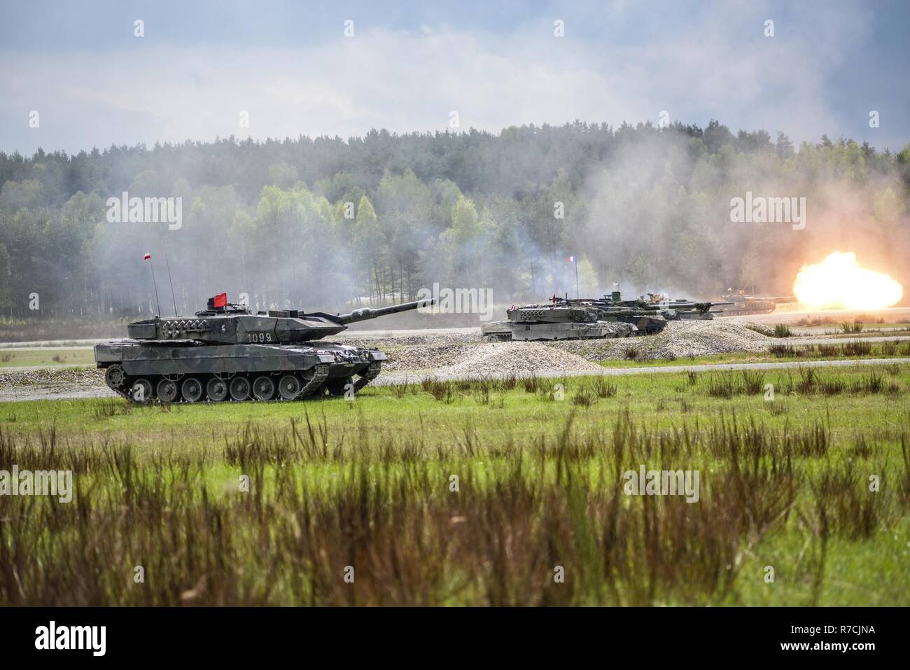 Nato tanks training europe hi-res stock photography and images - Alamy