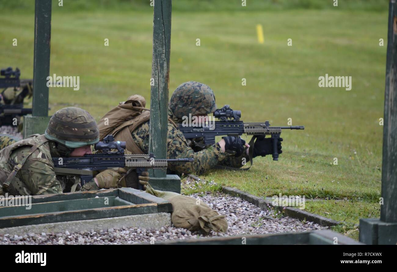Royal marines operational shooting competition hi-res stock photography ...