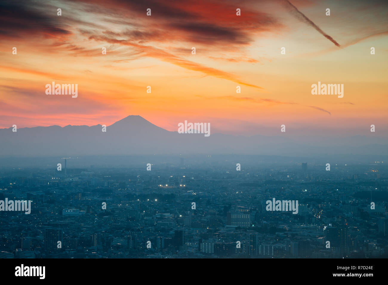 Tokyo cityscape mt fuji hi-res stock photography and images - Alamy