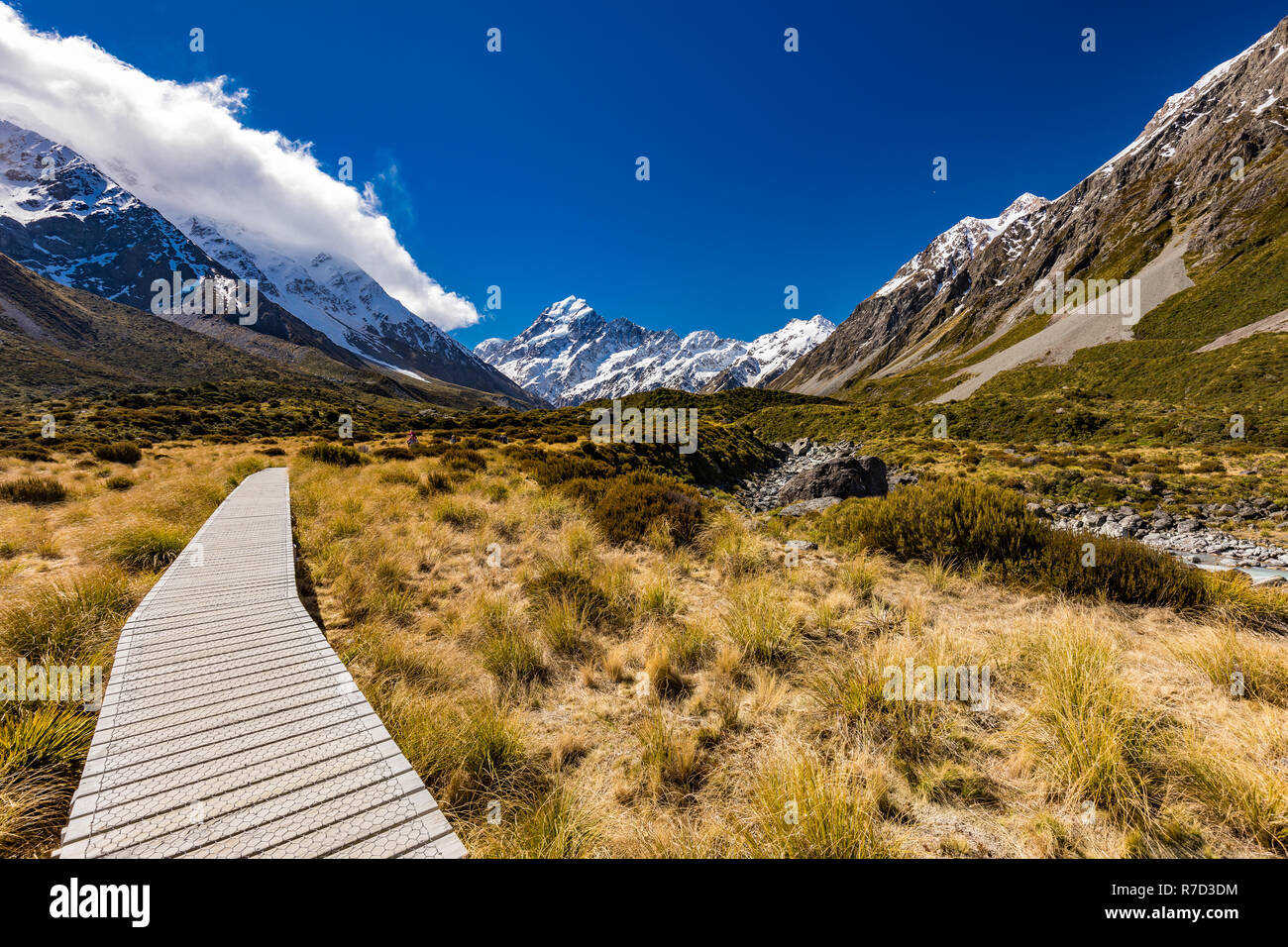 Mouintains in Hooker Valley Track in Aoraki National Park, New Zealand ...