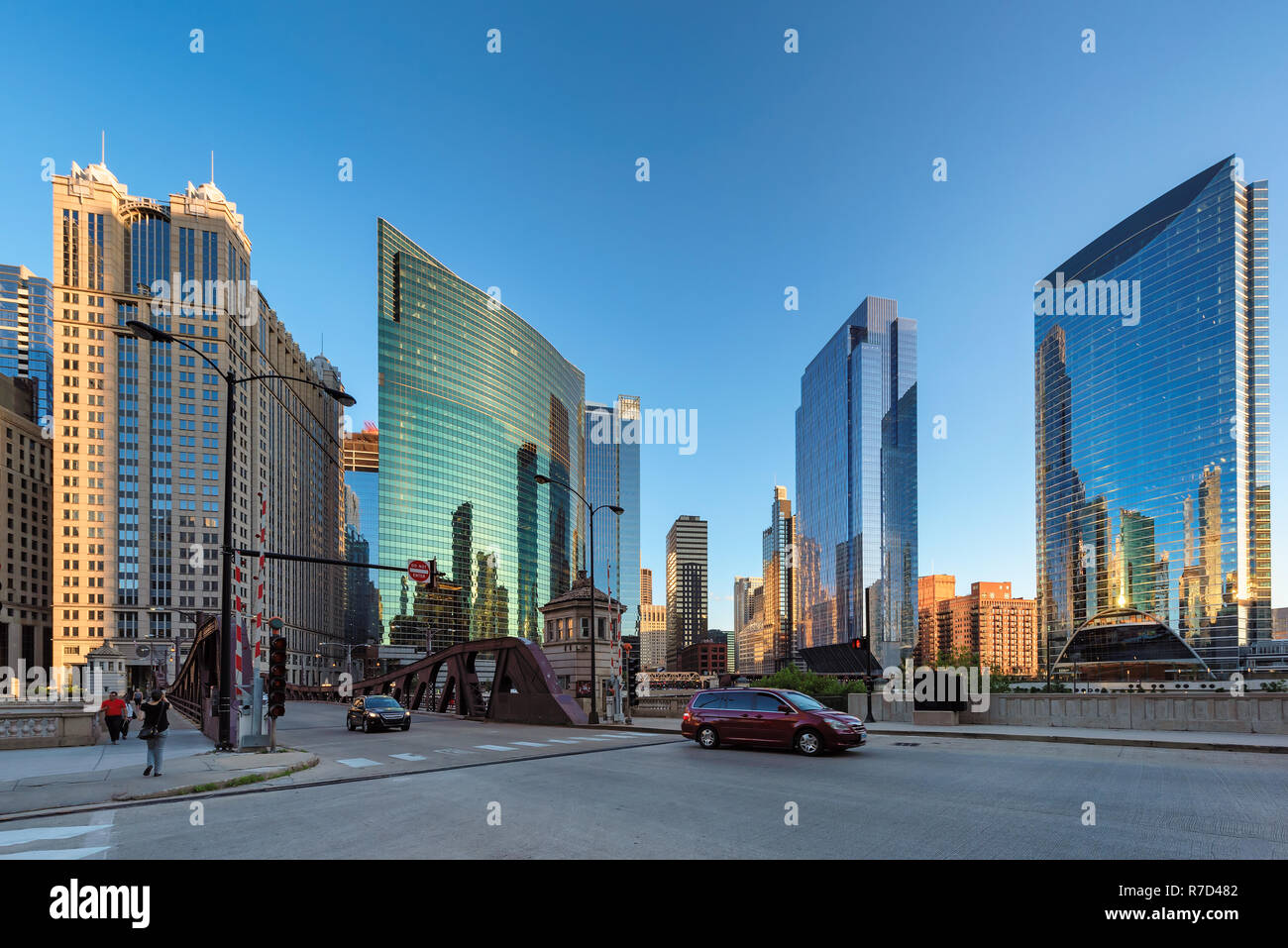 Chicago street scene hi-res stock photography and images - Alamy