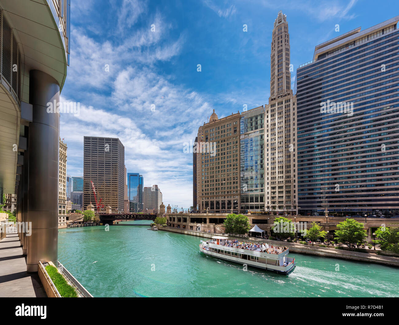 Chicago illinois downtown skyline hi-res stock photography and images ...