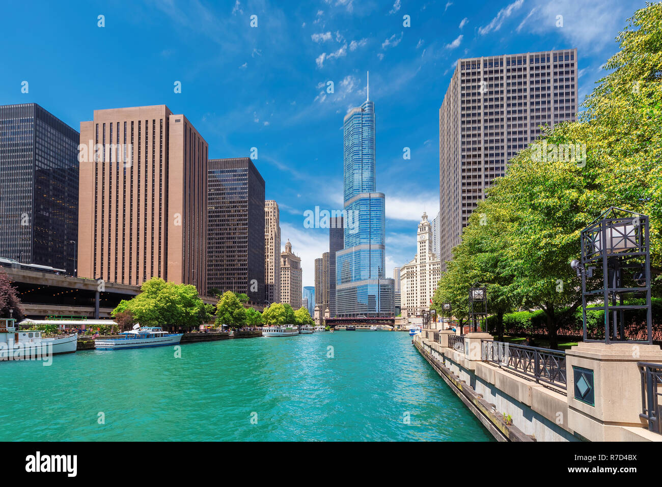 Chicago Skyline with Chicago River and skyscraper Stock Photo - Alamy