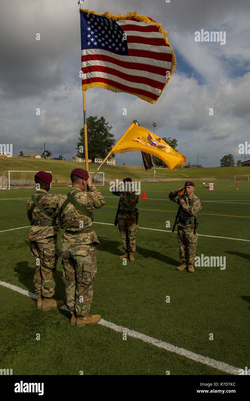 Paratroopers 82nd airborne divisions 2nd hi-res stock photography and ...