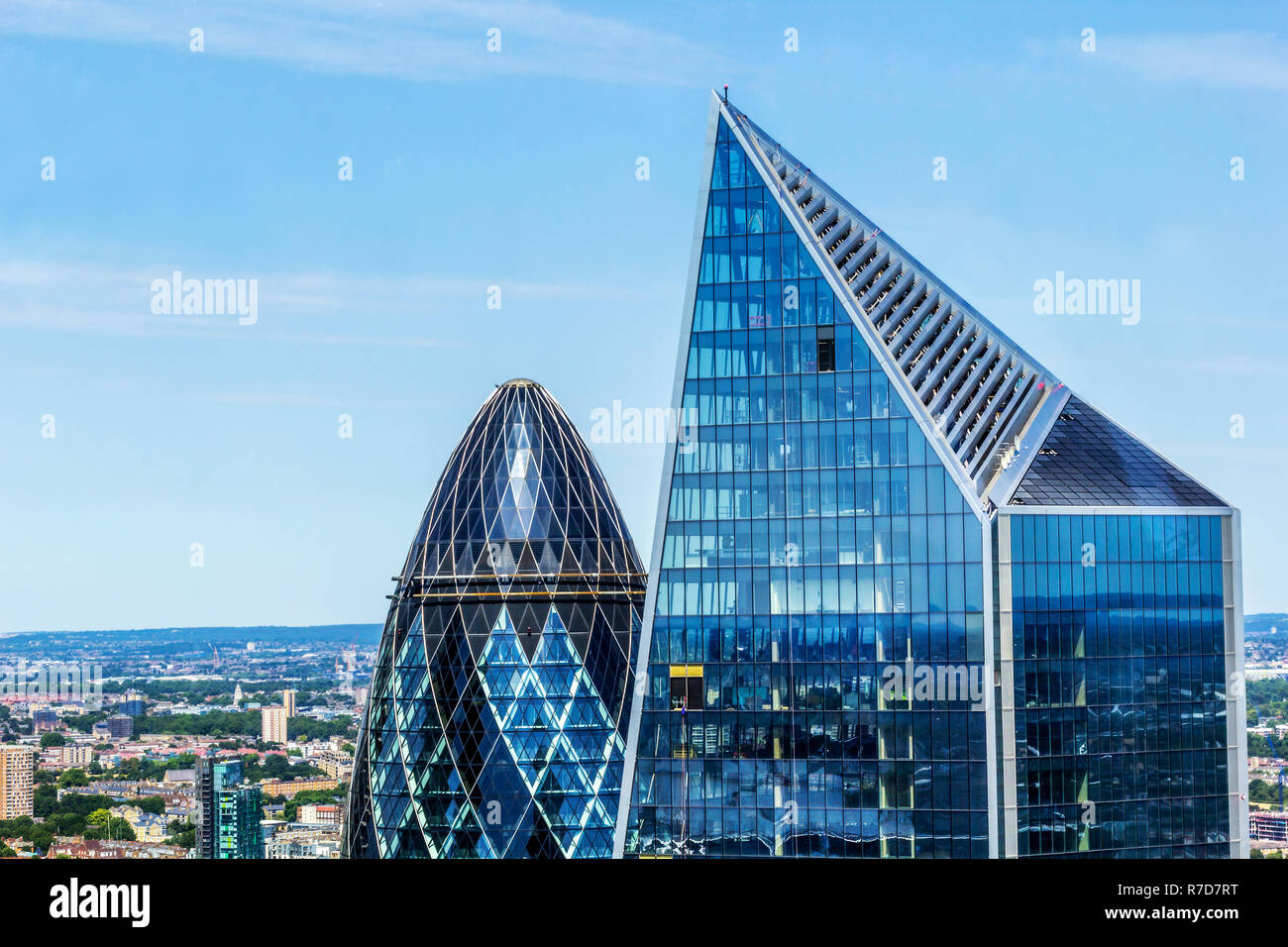 London skyscrapers aerial blue sky hi-res stock photography and images ...