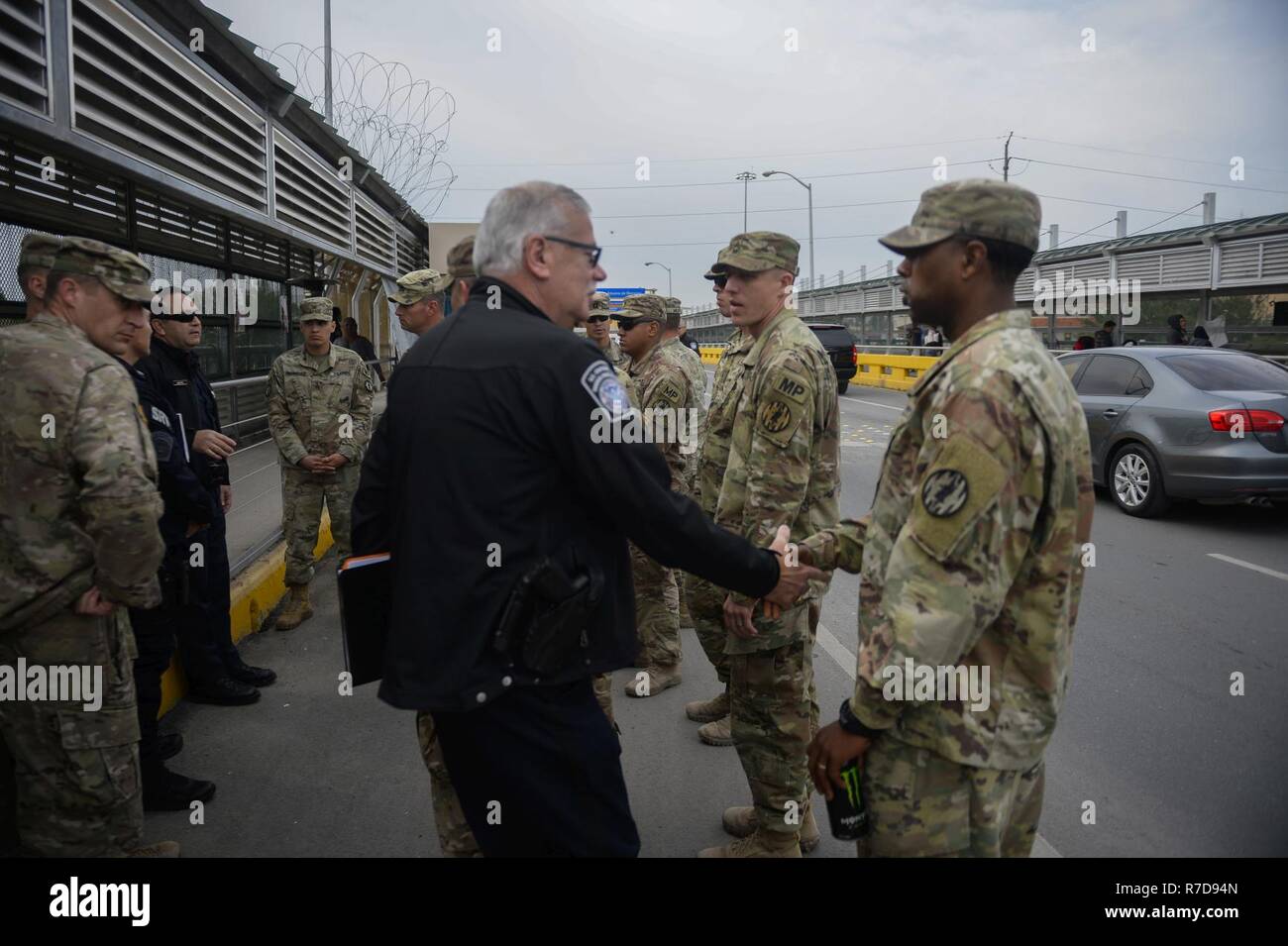 U.S. Army Soldiers with the 287th Military Police Company, 987th ...