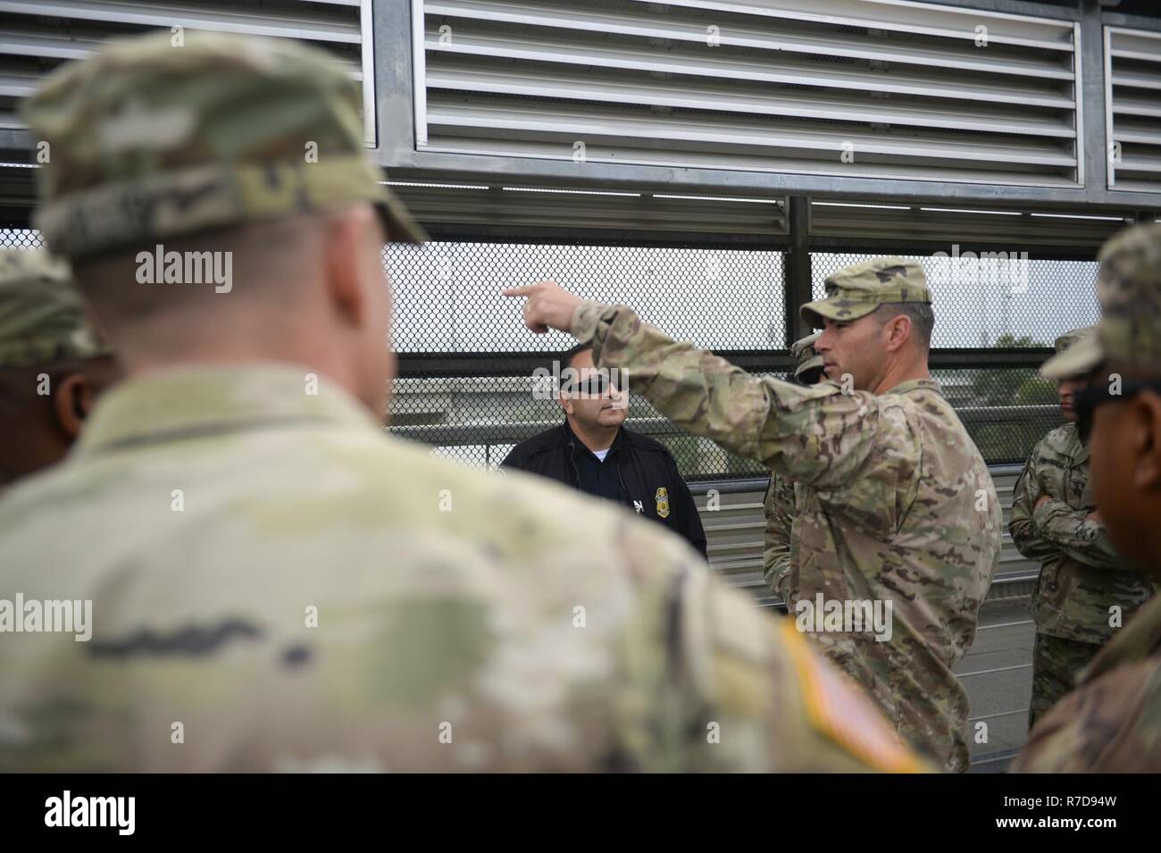 U.S. Army Soldiers with the 287th Military Police Company, 987th ...
