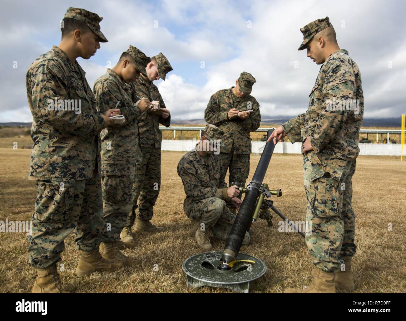 U.S. Marines with Weapons Company, 2nd Battalion, 23 Marine Regiment ...