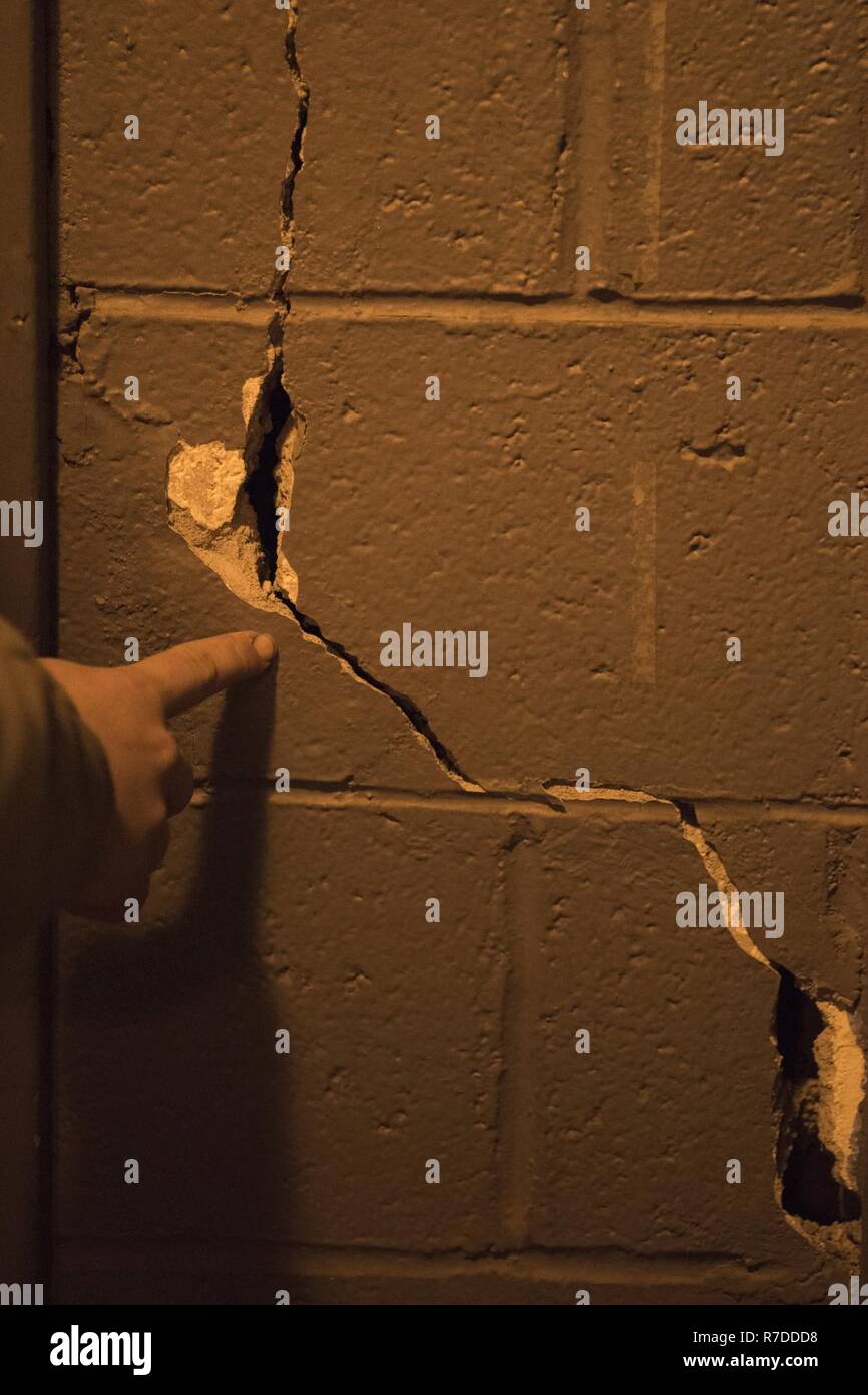 Earthquake structural damage usa hi-res stock photography and images ...