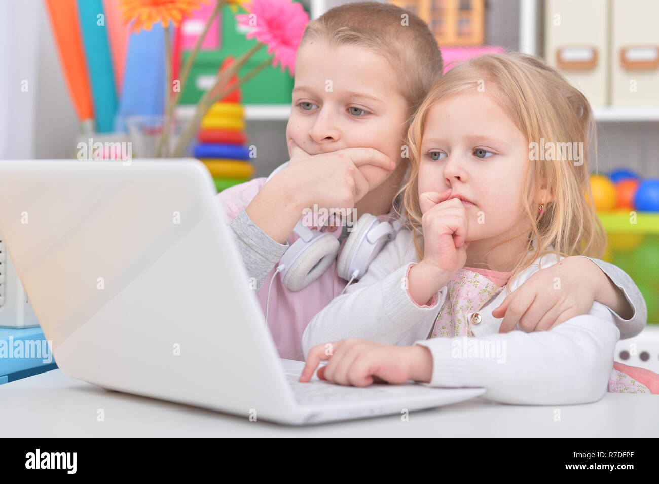 Elementary sitting carpet school hi-res stock photography and images ...