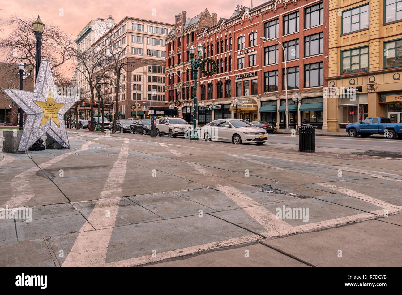 SYRACUSE, NEW YORK - DEC 07, 2018: A street view of downtown Syracuse ...