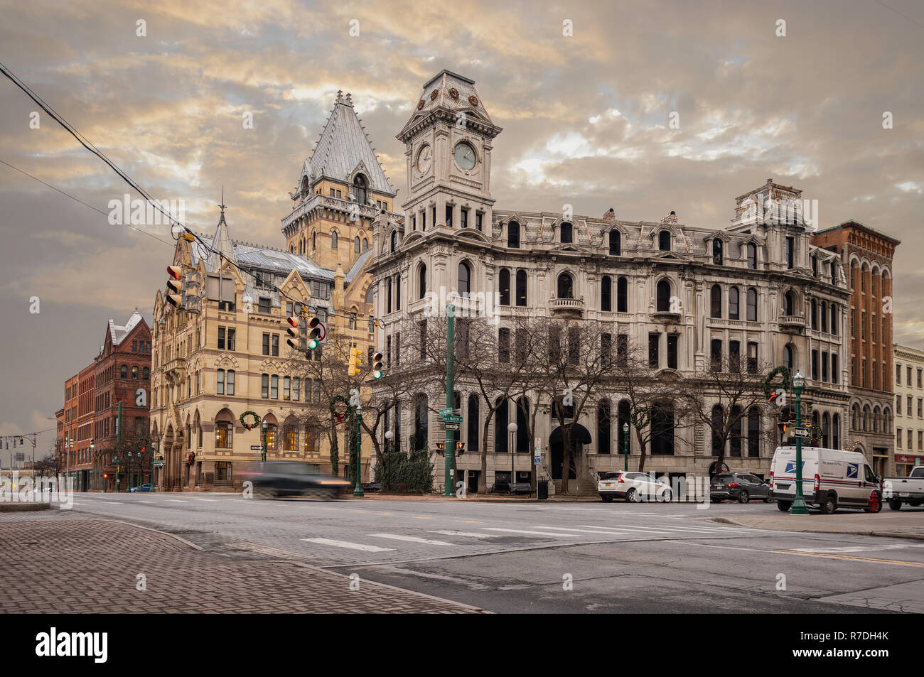 SYRACUSE, NEW YORK - DEC 07, 2018: A street view of the clock tower in ...