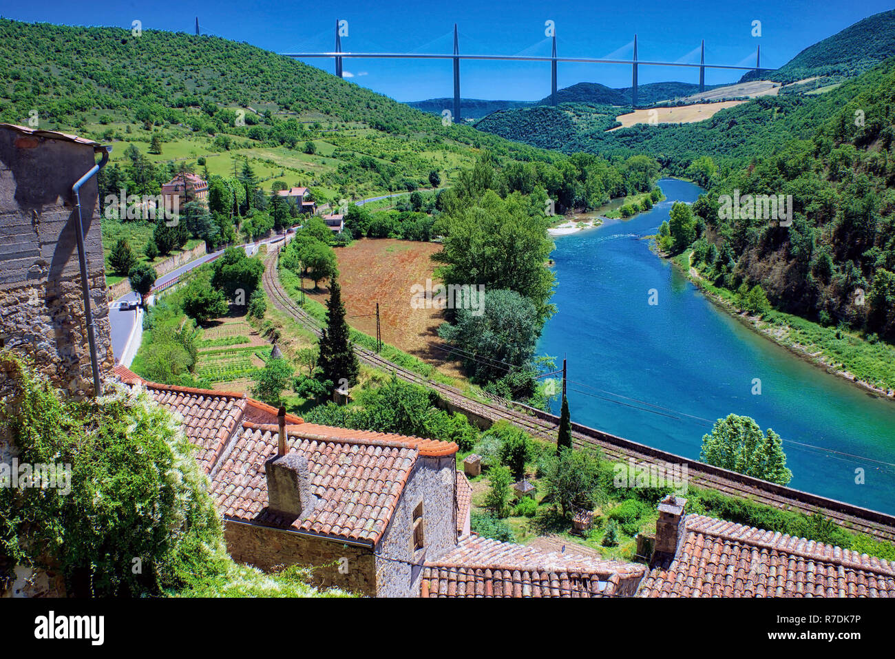 Approach viaduct hi-res stock photography and images - Alamy