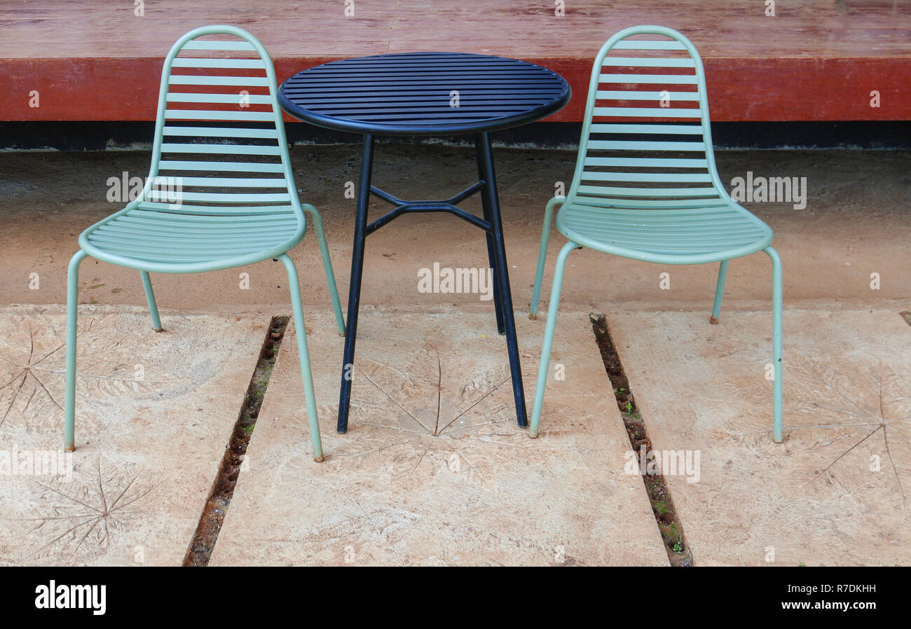 Cafe exterior table chairs hi-res stock photography and images - Alamy