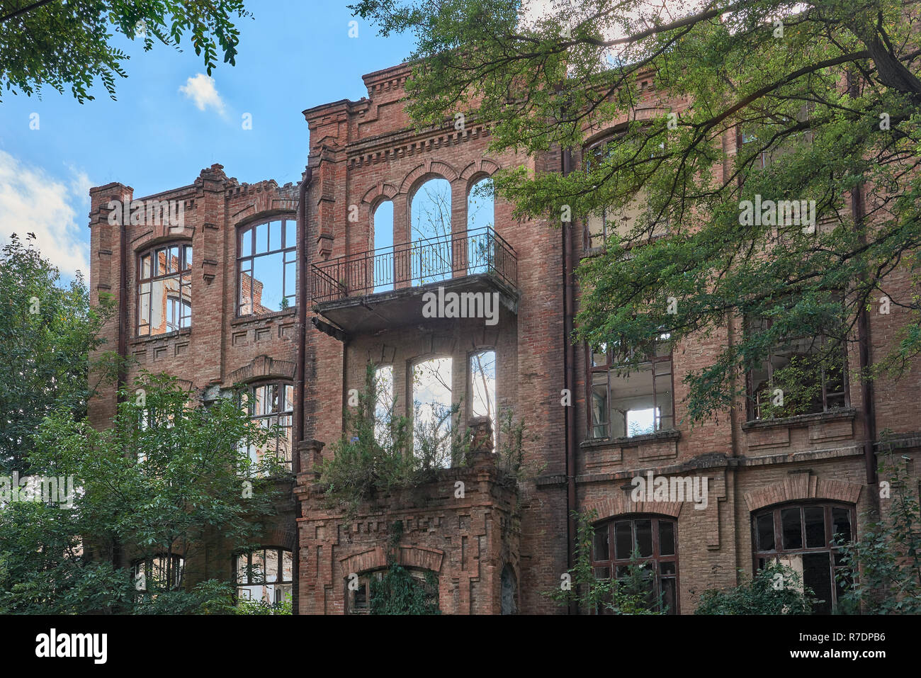 The old ruins of a building Stock Photo - Alamy