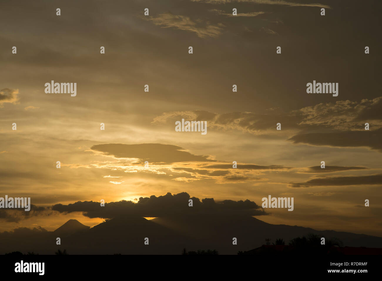 Volcan de Izalco, Cerro Verde y Volcan de Santa Ana (Ilamatepec Stock ...