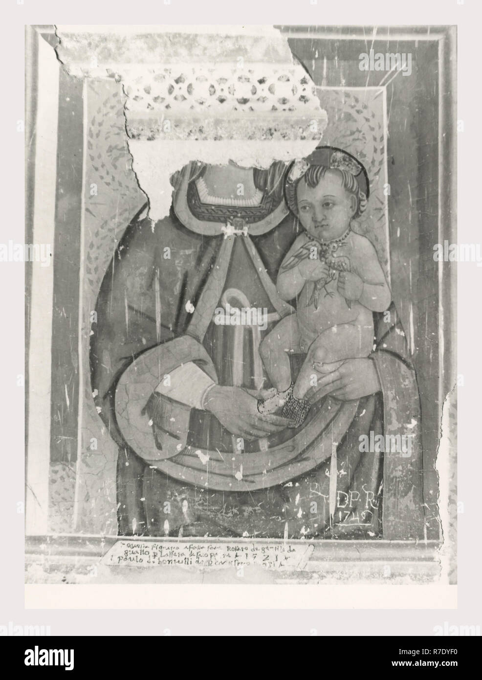 Bifora windows architectural sculpture hi-res stock photography and ...