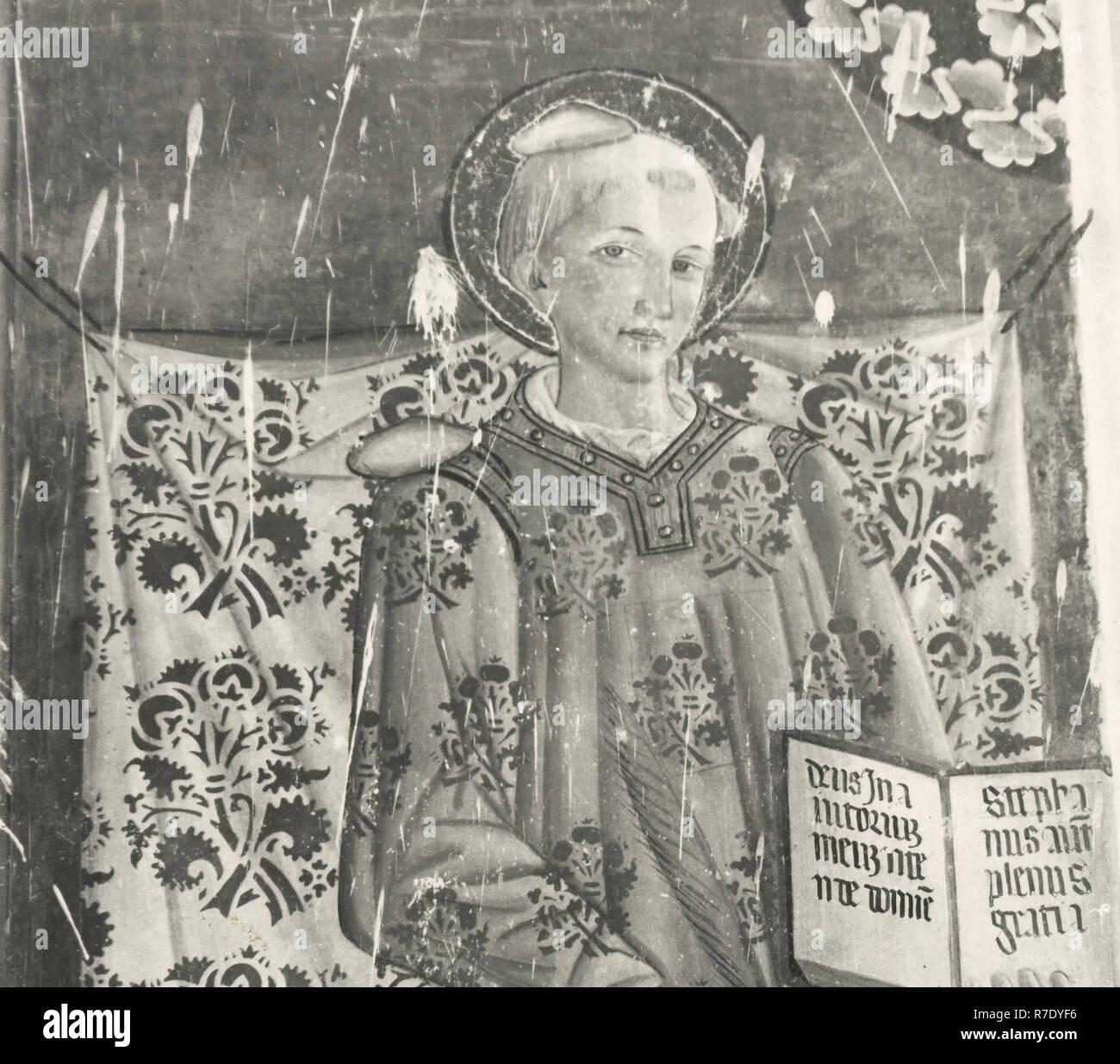 Bifora windows architectural sculpture hi-res stock photography and ...