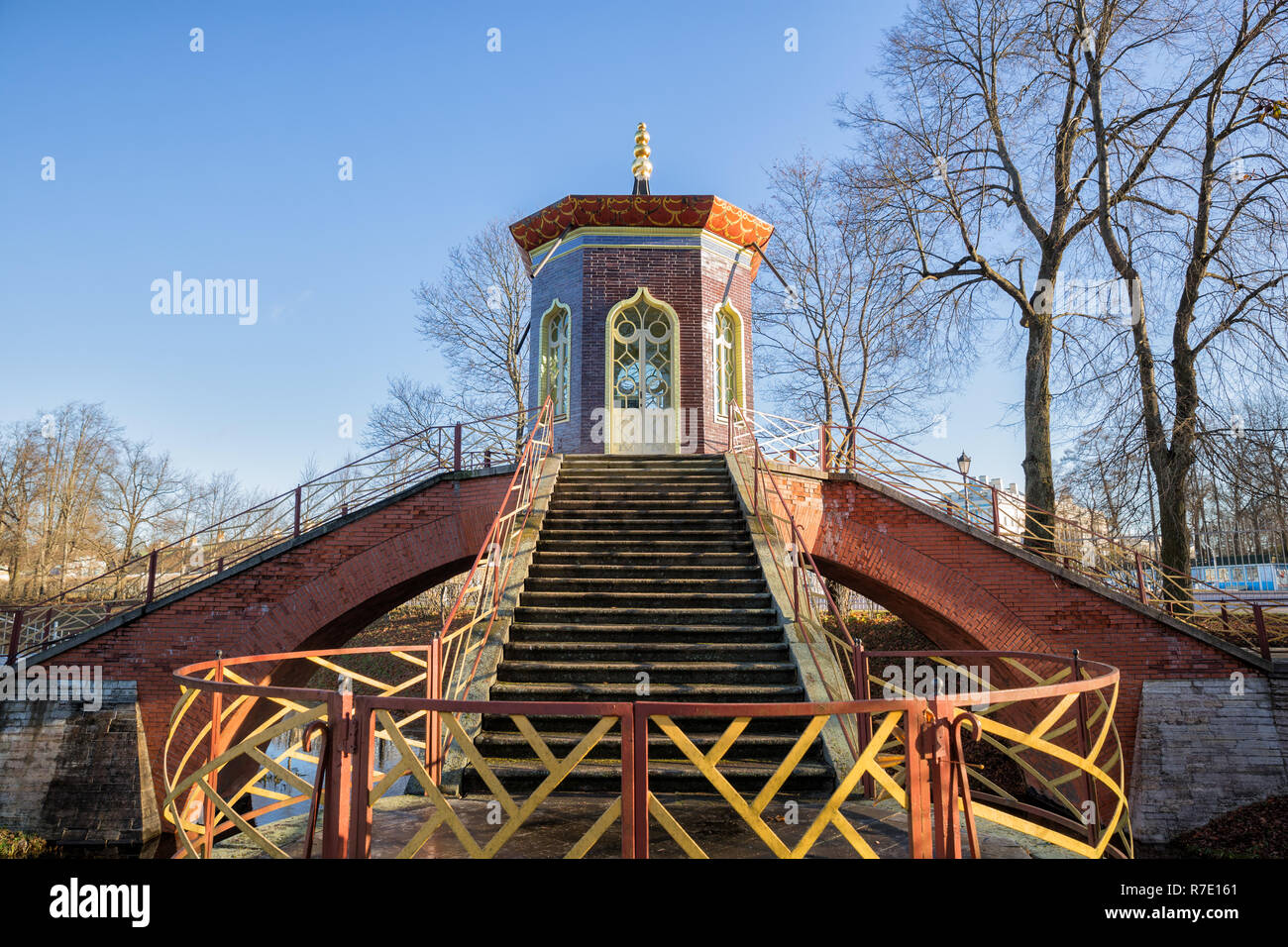 Cross bridge intersection two hi-res stock photography and images - Alamy