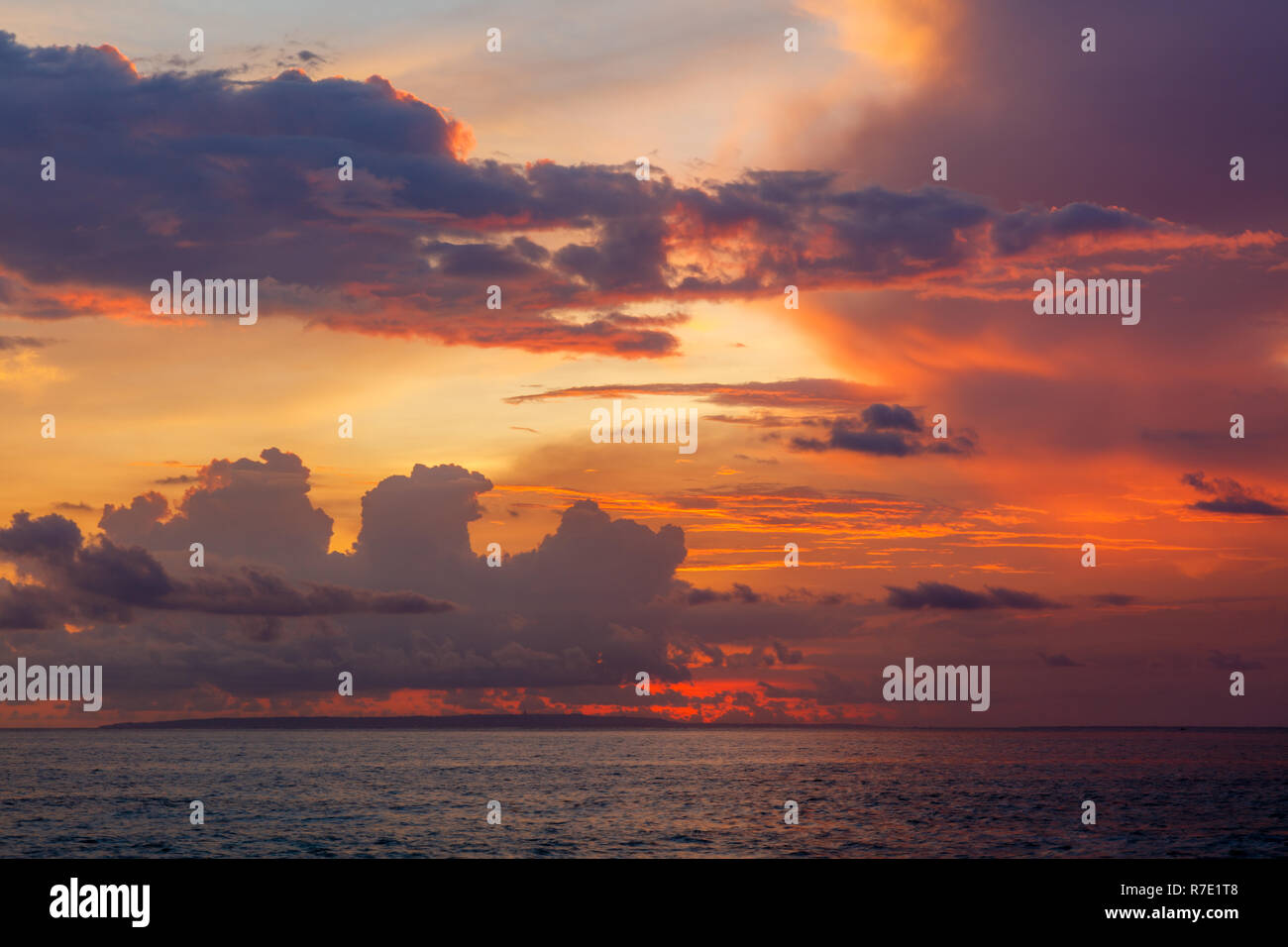 View of scenic sunset sky, Sunset Point, Nusa Lembongan, Indonesia ...