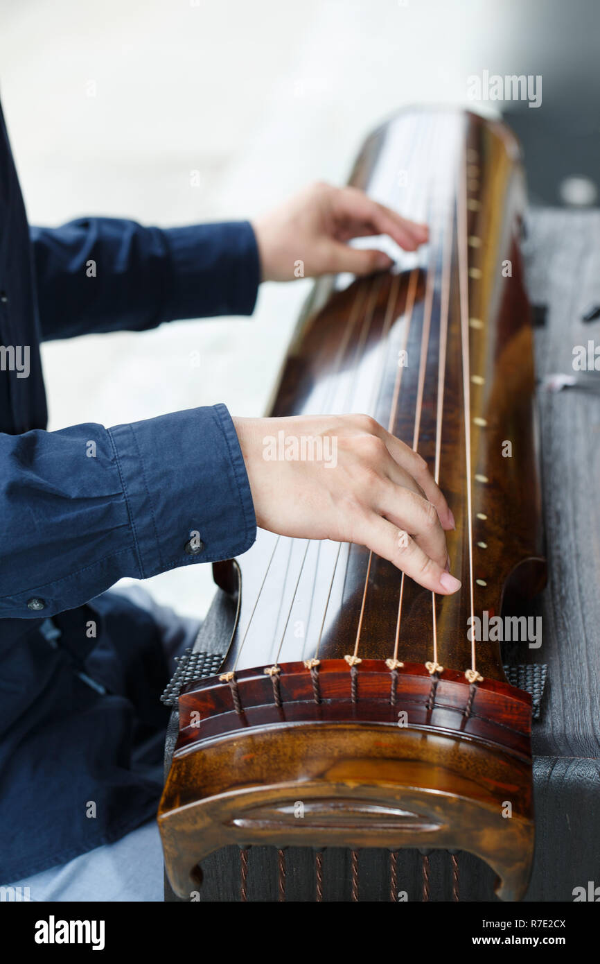 Guqin hi-res stock photography and images - Alamy