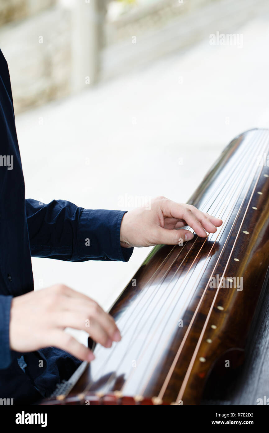 Guqin hi-res stock photography and images - Alamy