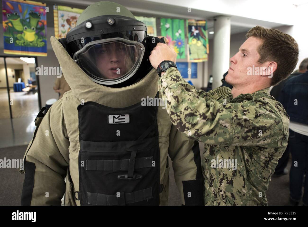 Norwegian army explosive ordnance disposal eod hi-res stock photography ...